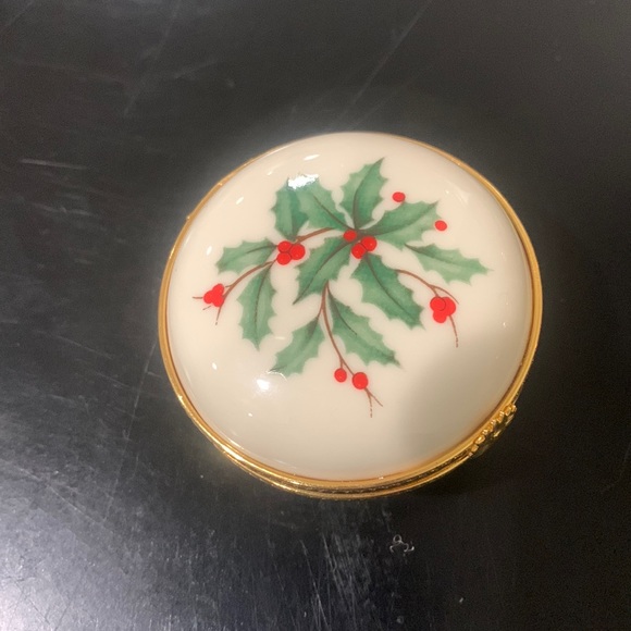 Lenox | Accents | Lenox Holly Trinket Box | Poshmark
